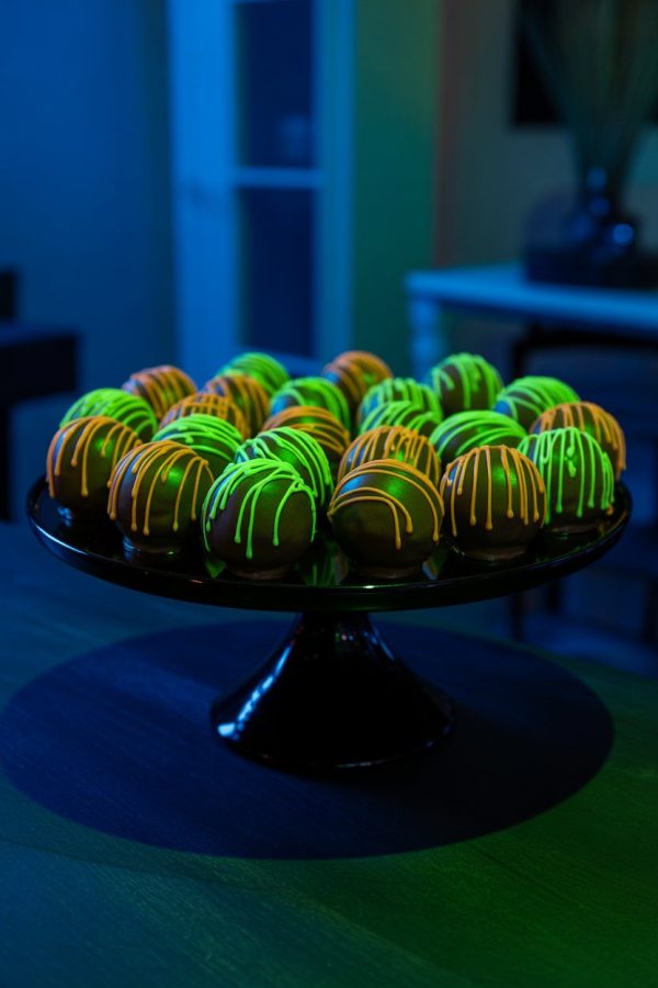 Sweet & Spooky: 65 Halloween Cake Pops Everyone Will Scream For - Meal ...